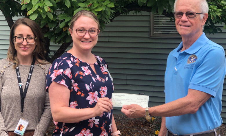 Kiwanis Club donates to Oak Orchard Health’s new Mommy and Me Program ...